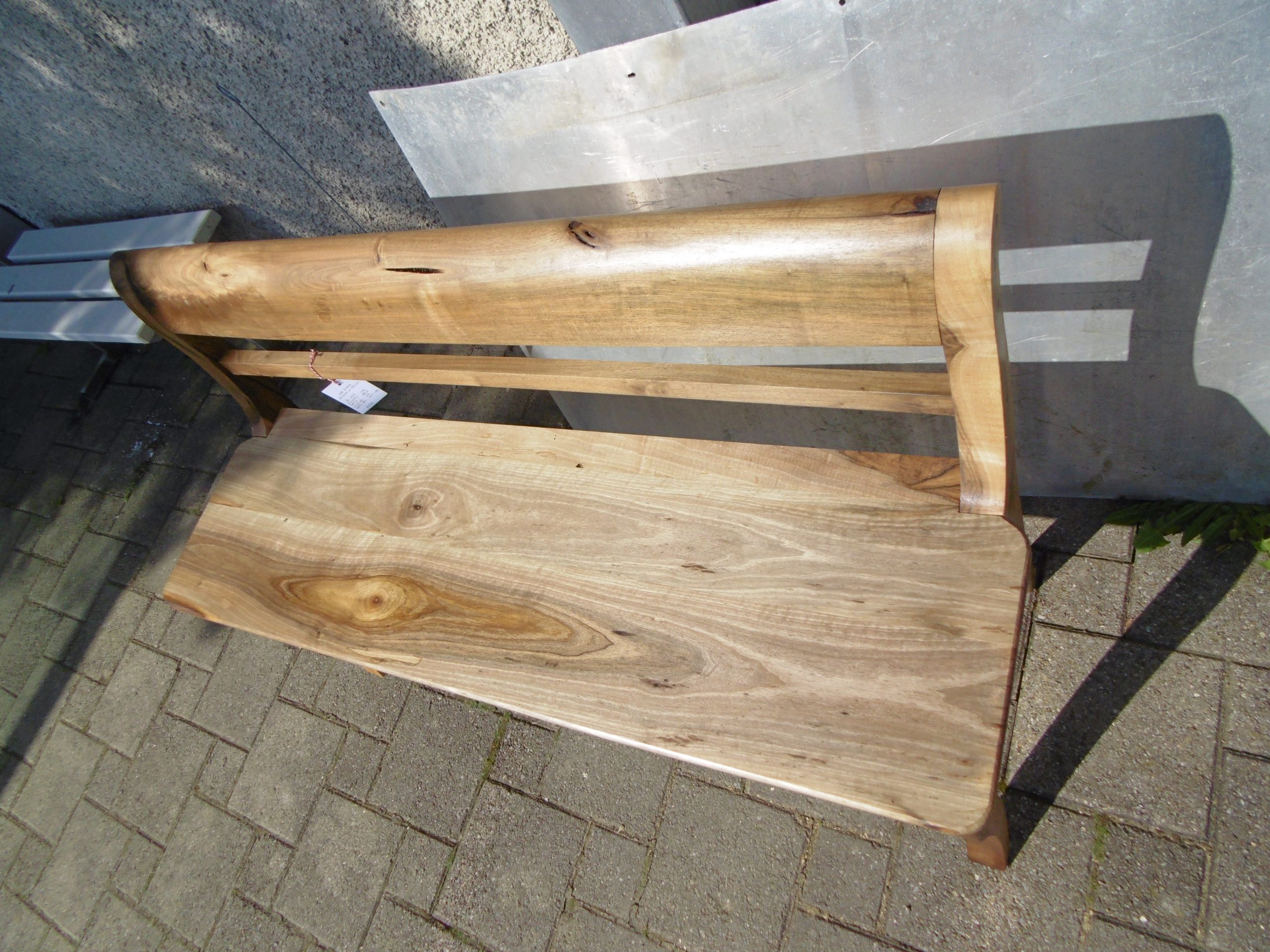 Bänkli in Nussholz - Holzwurmsanatorium